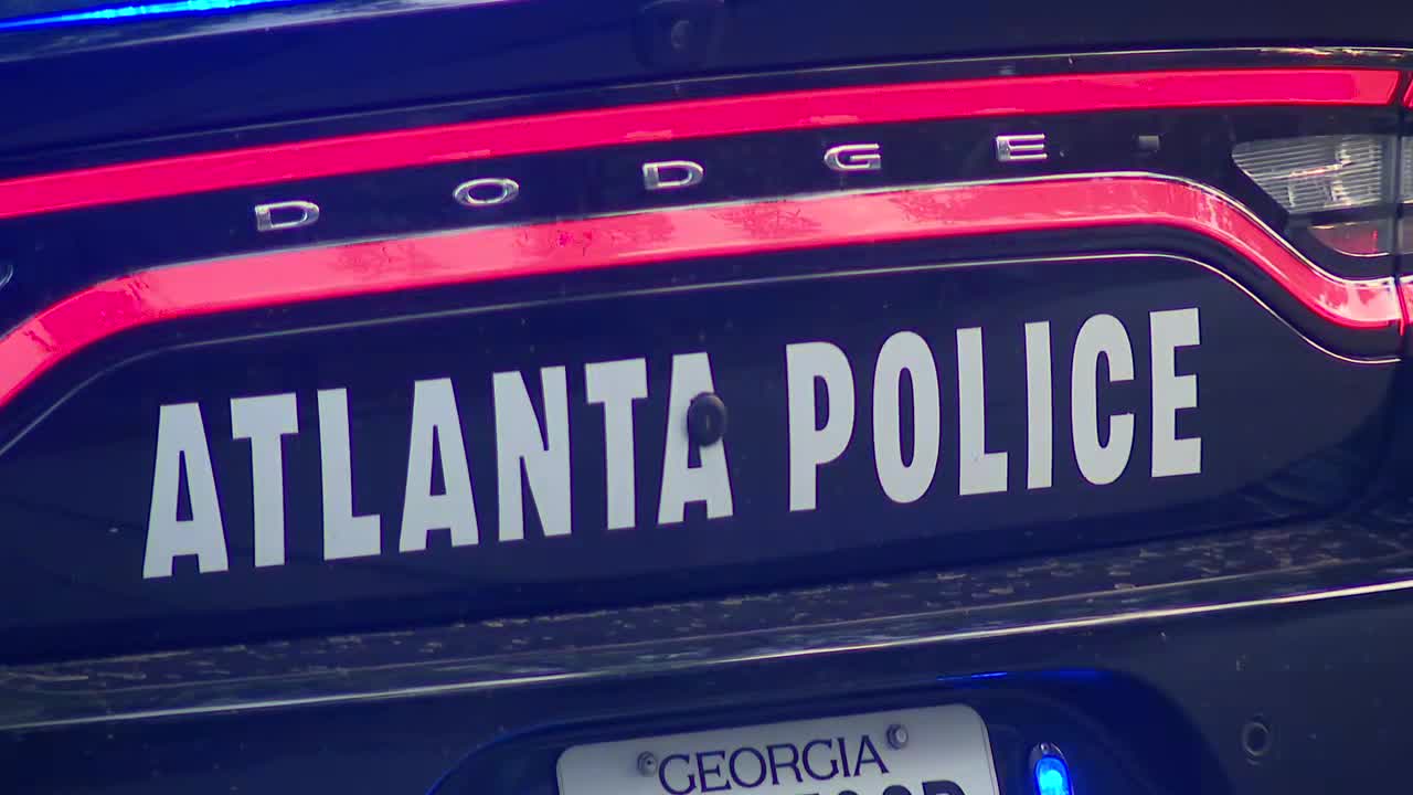 Man shot during possible robbery in southwest Atlanta