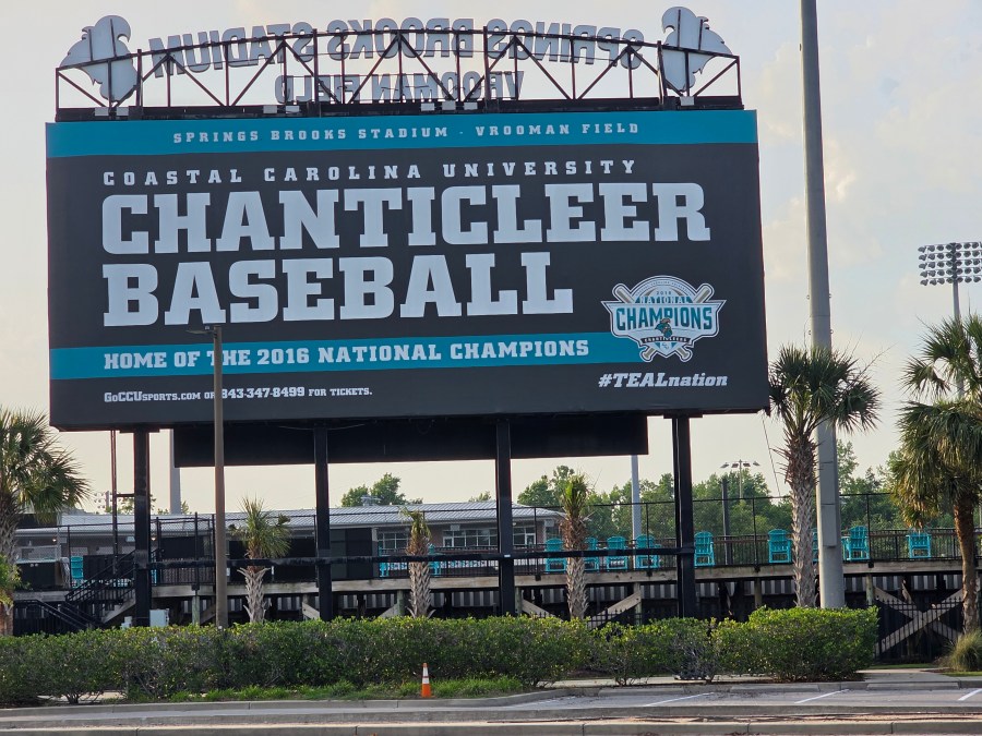 CCU baseball team gets celebratory send-off as they depart for College ...