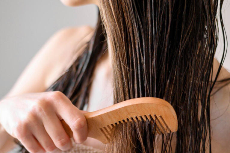 ¿Es mejor cepillarse el cabello mojado o seco?