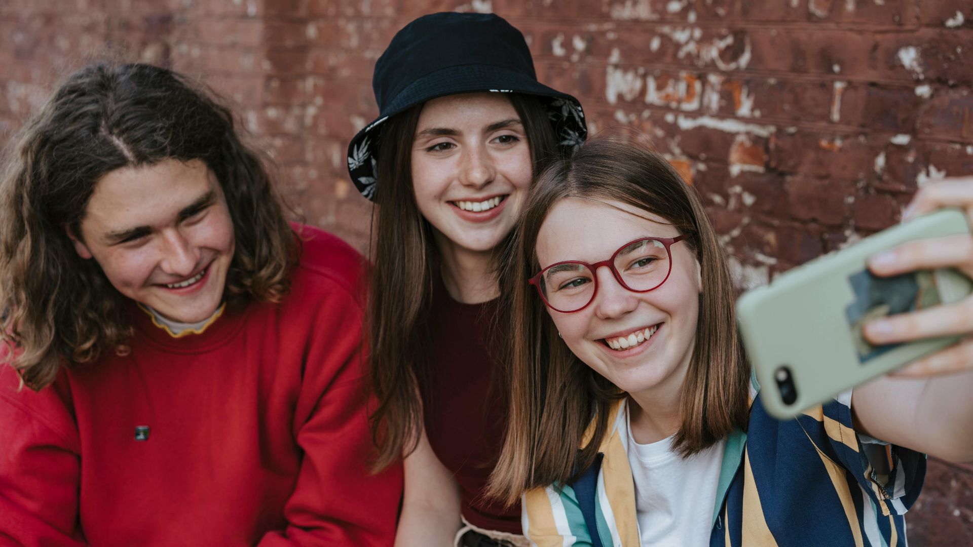 20 Hard Lessons Everyone Learns Through Friendship