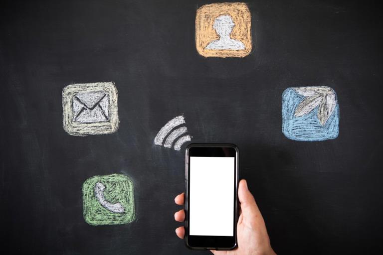 Sub at Seffner middle school used AirDrop to send students sexual ...