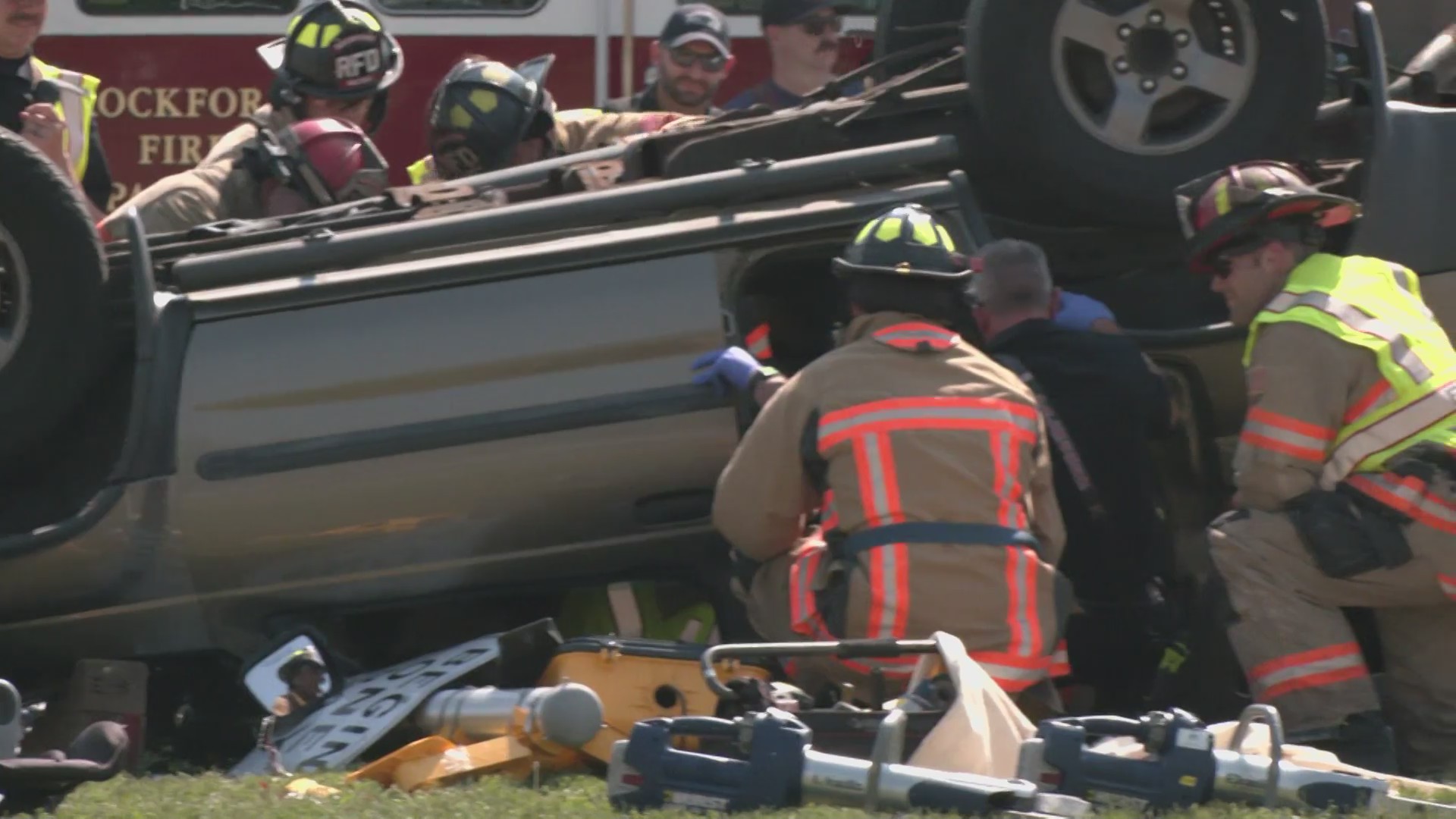 Rescuers rush to scene of serious crash at downtown Rockford intersection