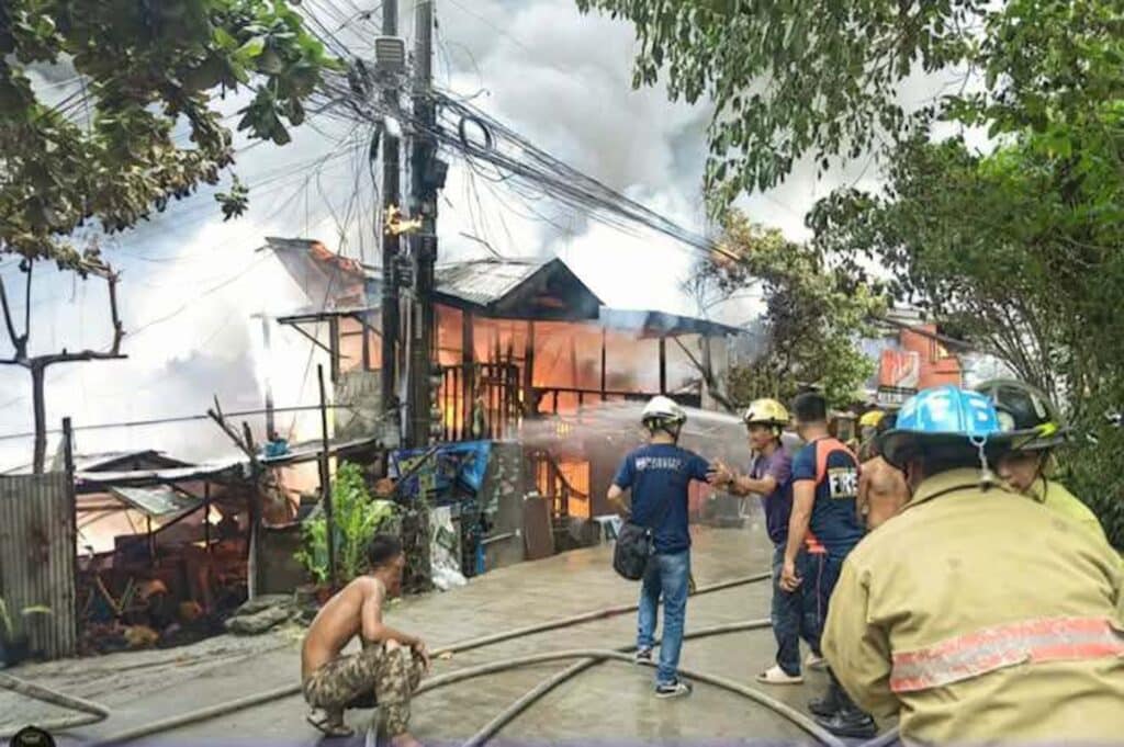 Mandaue: Unplugged charger eyed in Labogon fire that razed 55 houses