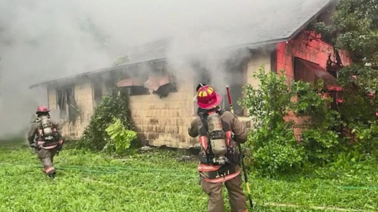 Lightning strike sparks Orlando house fire during intense storms