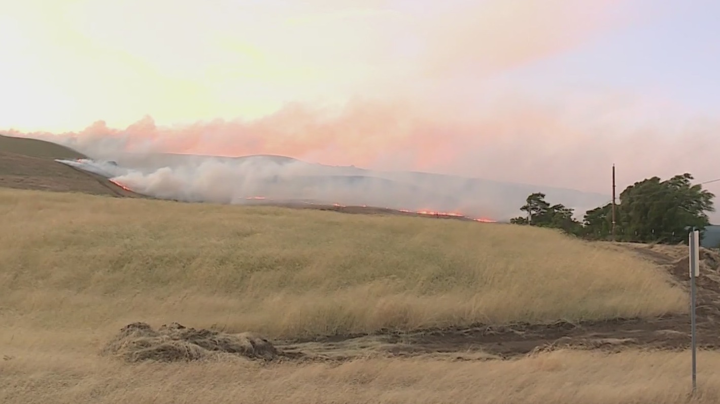 Oregon residents scramble to evacuate from Rowena Fire in Wasco County