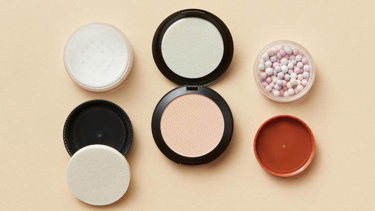 Top 5 Bedak Padat untuk Kulit Berminyak, Tahan Lama dan Bebas Kilap