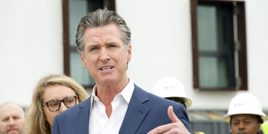 Gavin Newsom anklagar Trumps team för inblandning i Davos