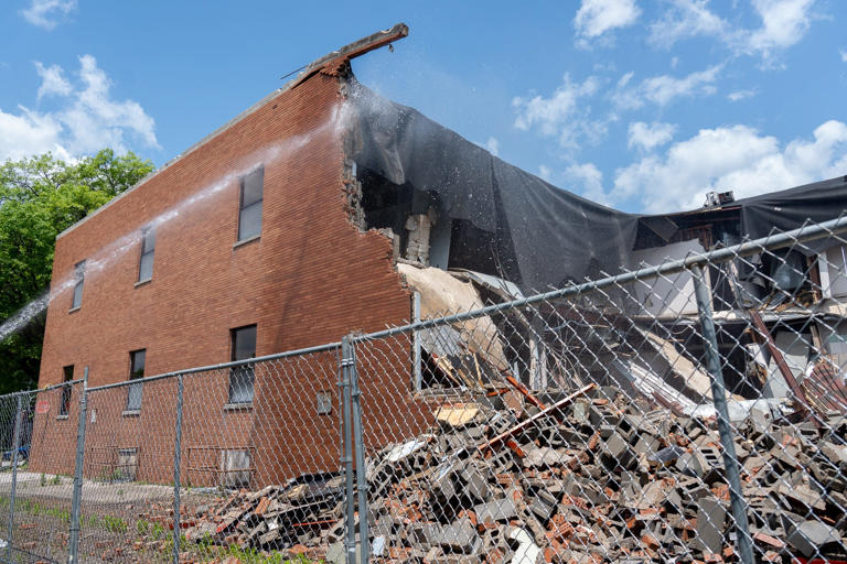 Former Summit County building meets the wrecking ball on State Road in ...