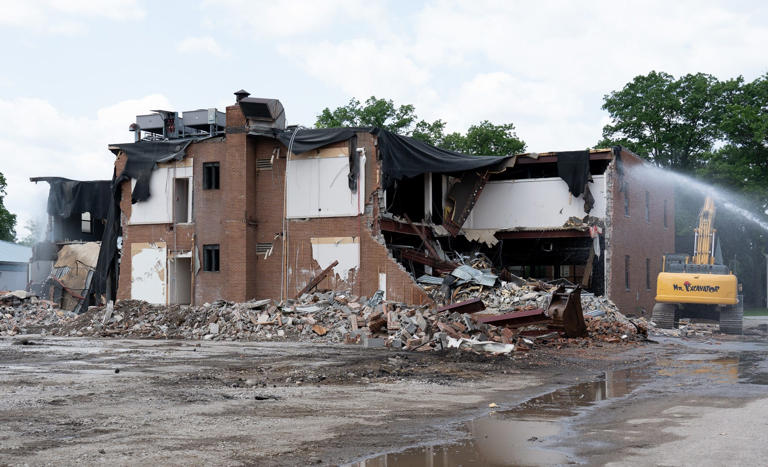 Former Summit County building meets the wrecking ball on State Road in ...