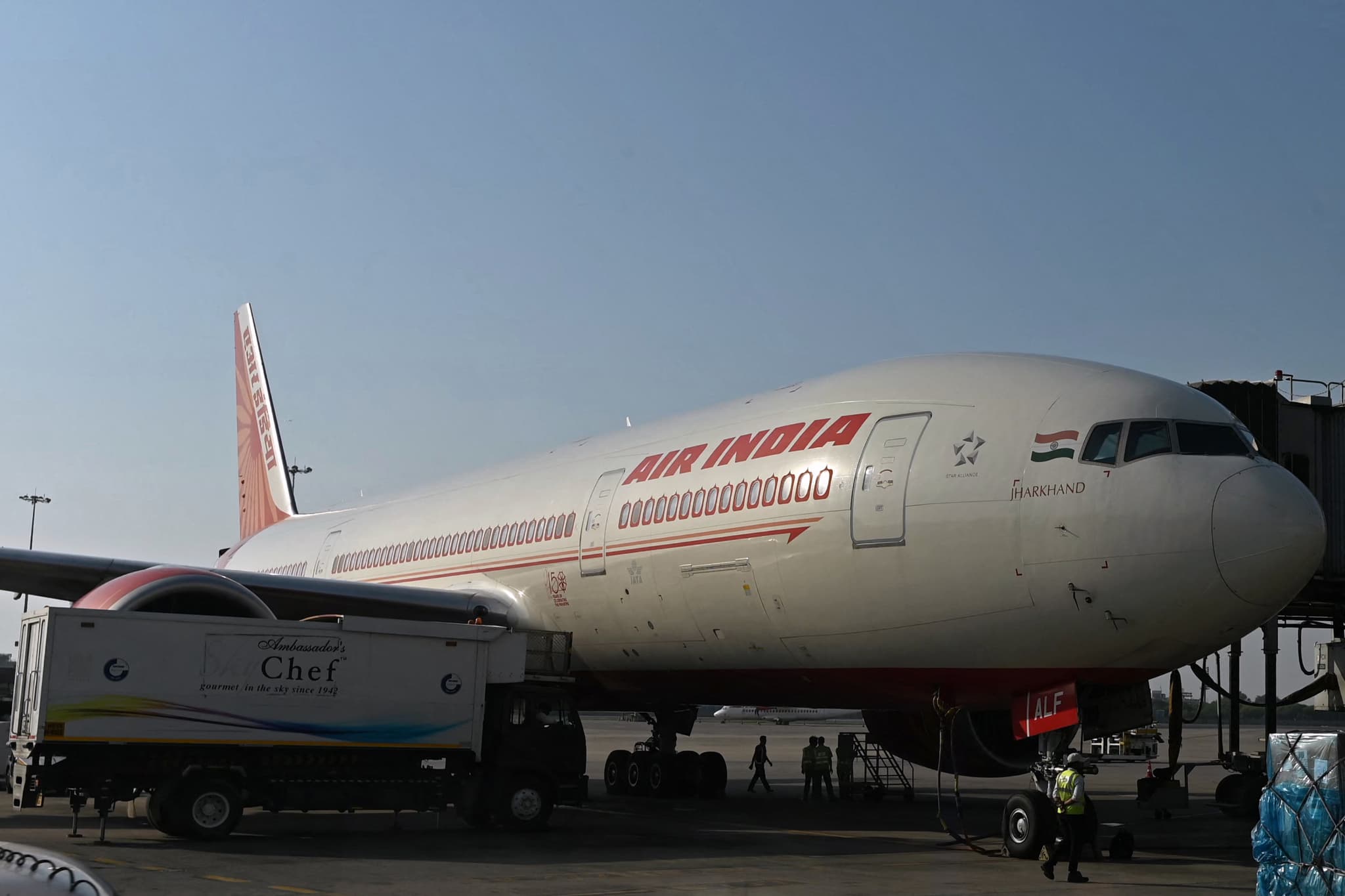 Crash en Inde: un avion de ligne avec 242 passagers s'est écrasé à ...