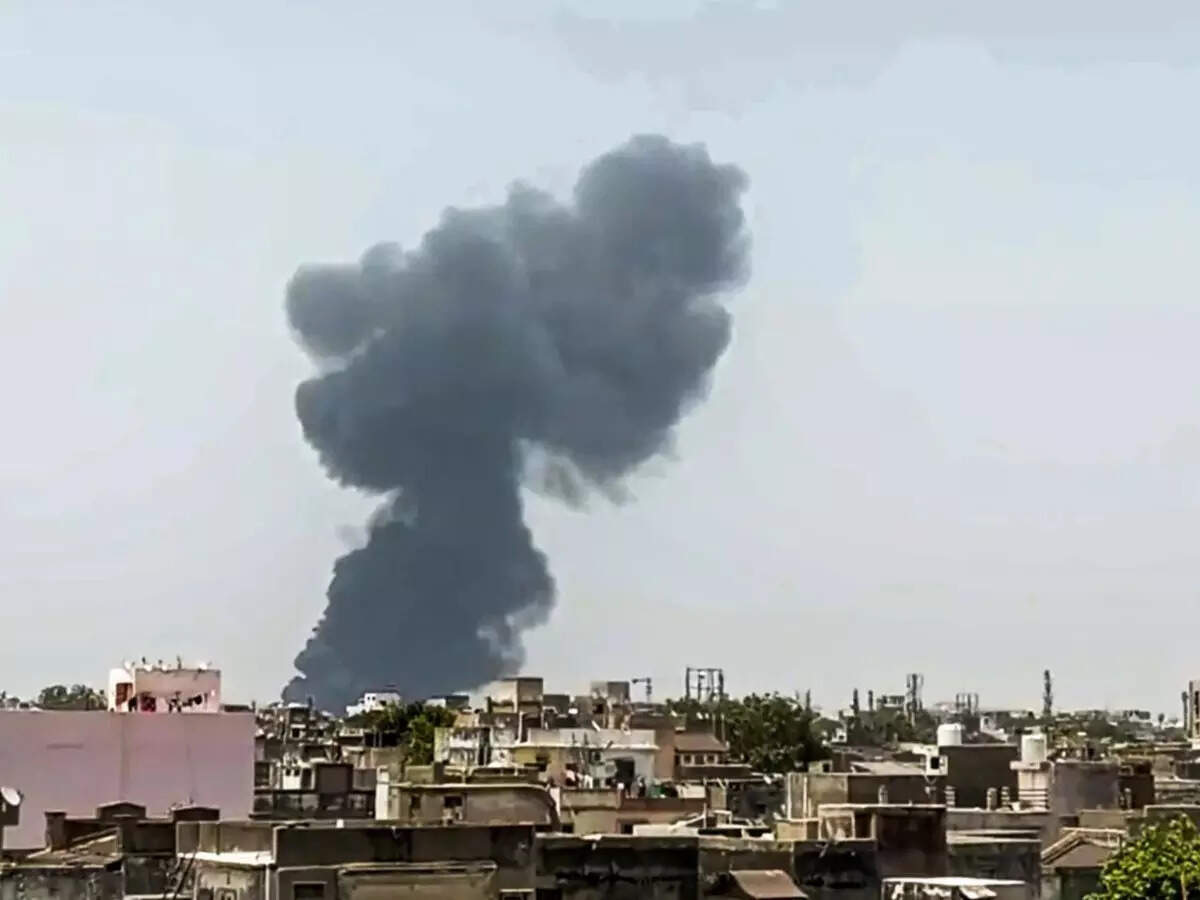 Ahmedabad plane crash: Air India flight lost signal at 625 feet, within ...