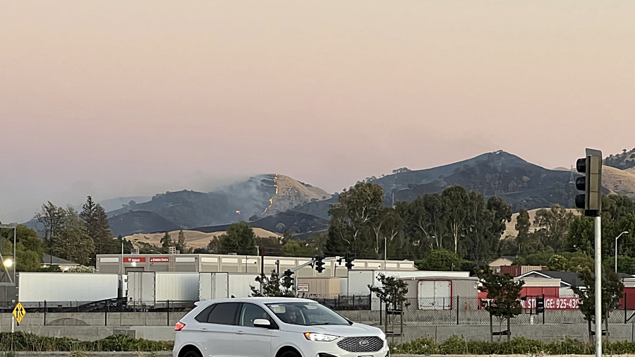 Evacuation warning lifted for Antioch multi-acre grass fire