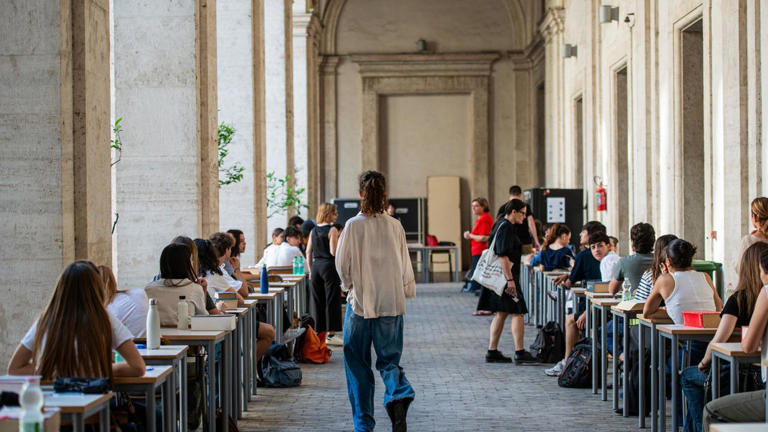 Maturità 2025, via alla seconda prova: Cicerone al Classico, Cartesio ...