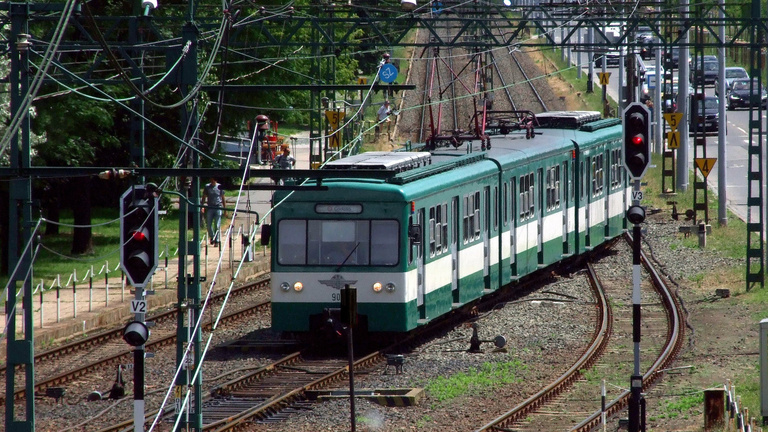 Embert gázolt a HÉV Sashalmon, nem közlekedik a H8-as és a H9-es ...