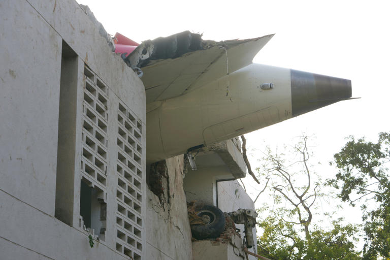 Air India crash investigation finds fuel switches cut off moments ...