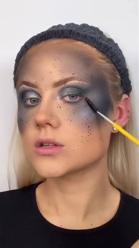 Cancer as the Moon Zodiac Planet Makeup Look