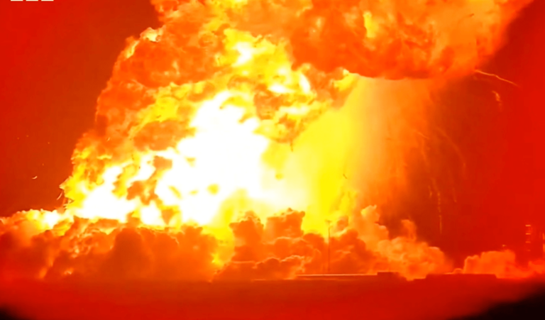 SpaceX Starship explodes at test site and erupts into massive fireball ...