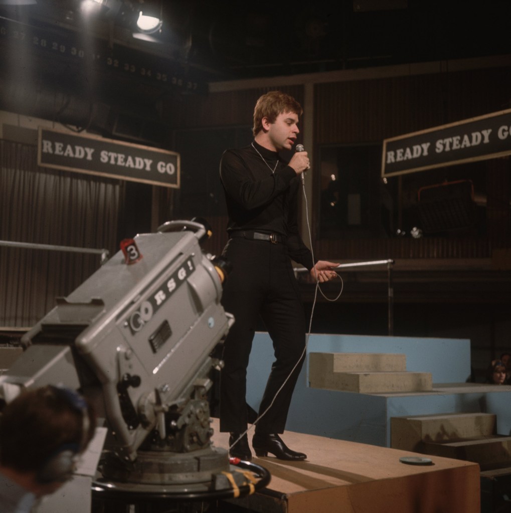 Chart-topping 60s singer dies aged 82