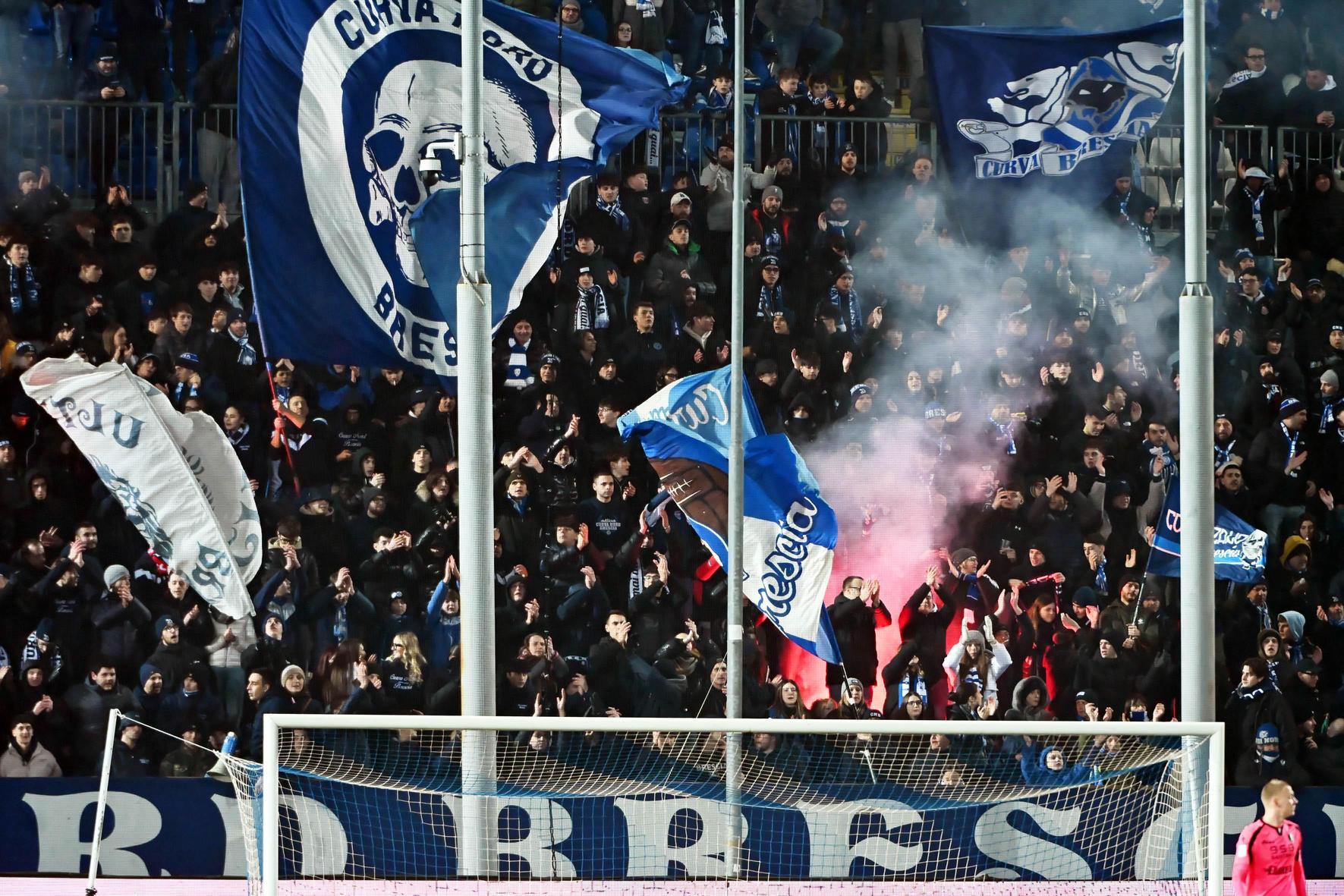 La protesta. Ultras del Brescia e della Sampdoria contro la Lega : "No ...