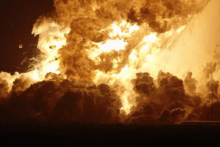 SpaceX Starship explodes into enormous fireball during routine test at ...
