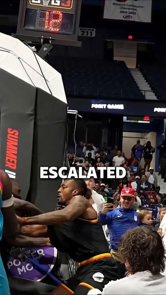 Dwight Howard And Lance Stephenson FIGHT