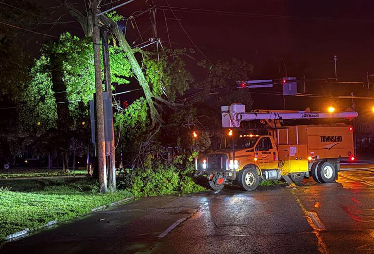 Northeast Ohio power outages after severe storms topple trees, power lines