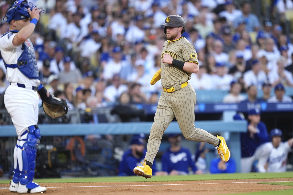 Will Smith's dramatic pinch-hit home run in the 9th lifts Dodgers over ...