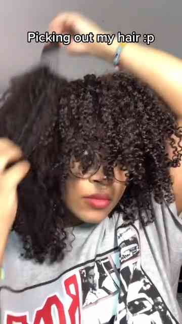 I Only Pick My Hair Out ’Cause I Don’t Mind Frizz and Hate It Being ...