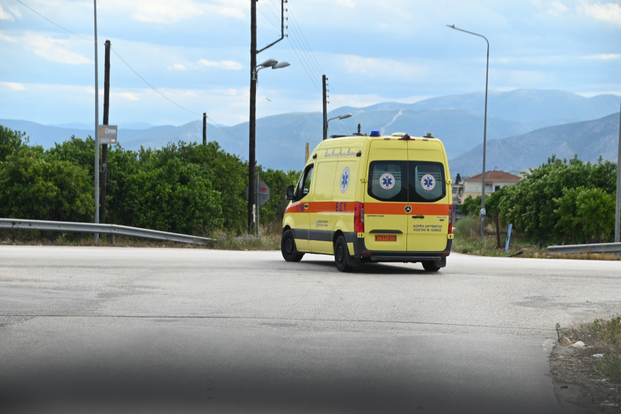 Θανατηφόρο τροχαίο στην Αθηνών-Κορίνθου - Φορτηγό συγκρούστηκε με μηχανή