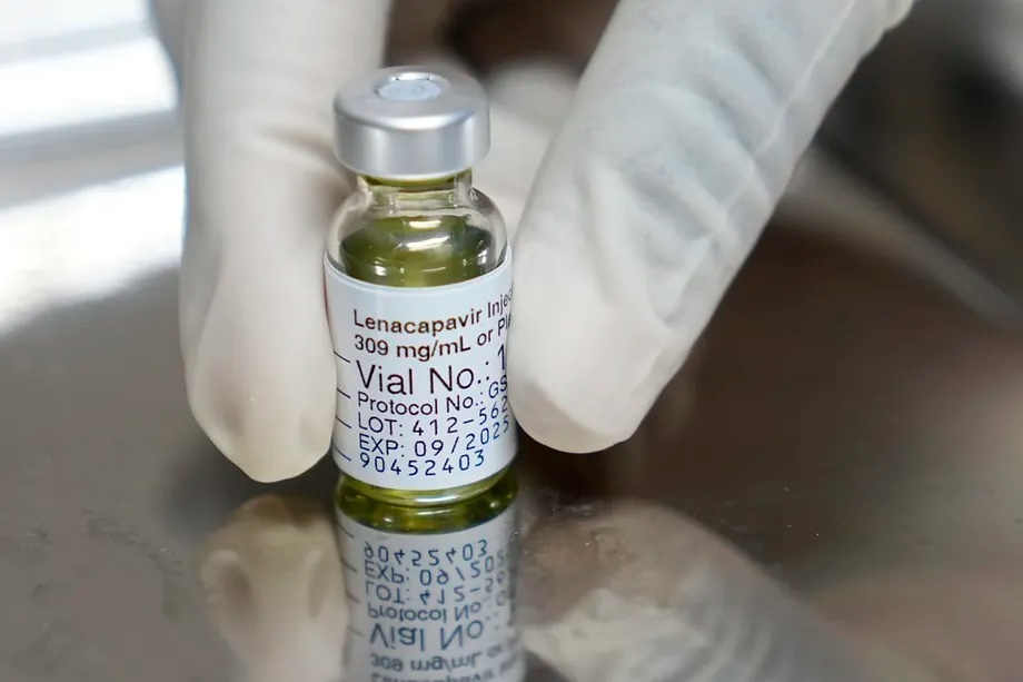 US approves a preventive treatment against HIV based on just two ...