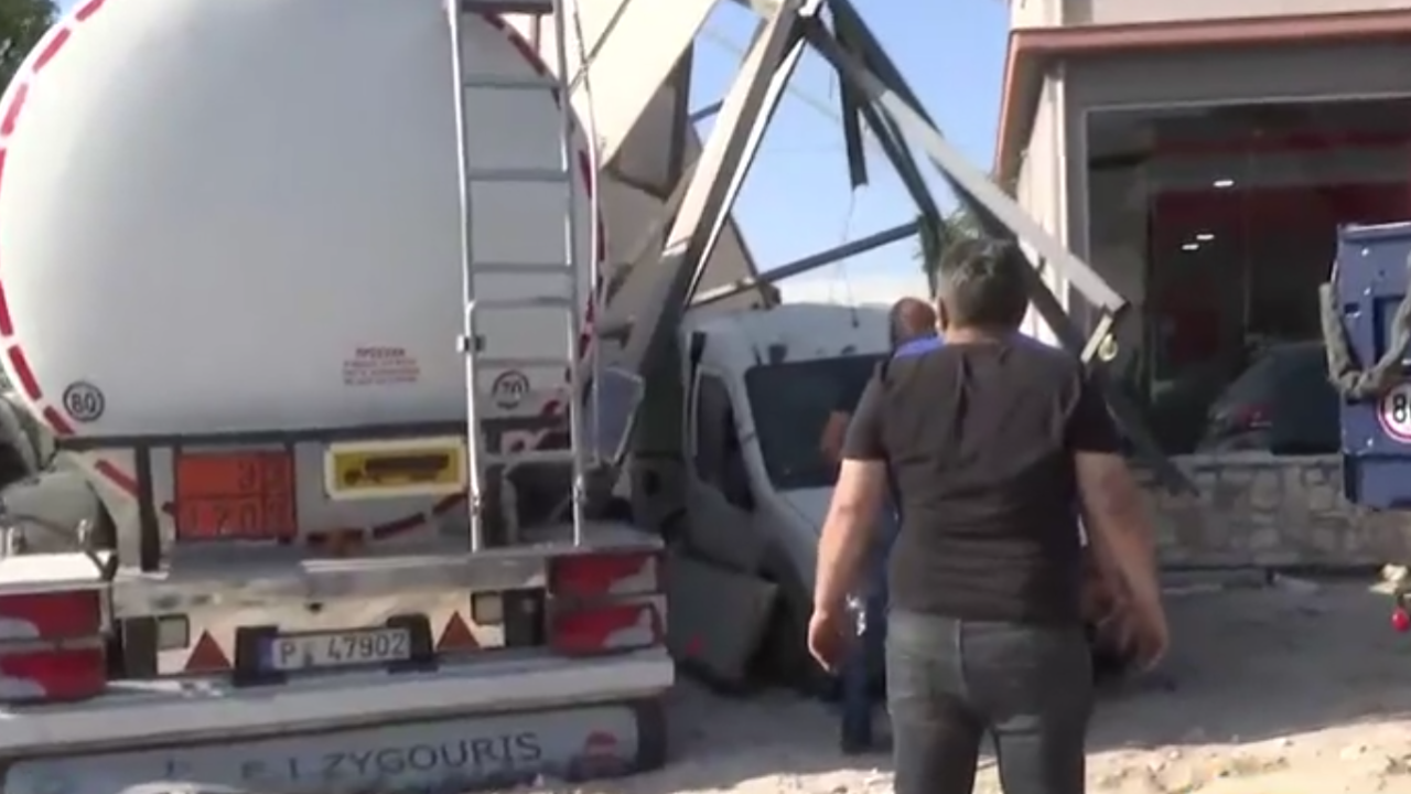 Τροχαία σε Λ. Μαραθώνος και Μενίδι - Μποτιλιαρίσματα στους δρόμους του ...