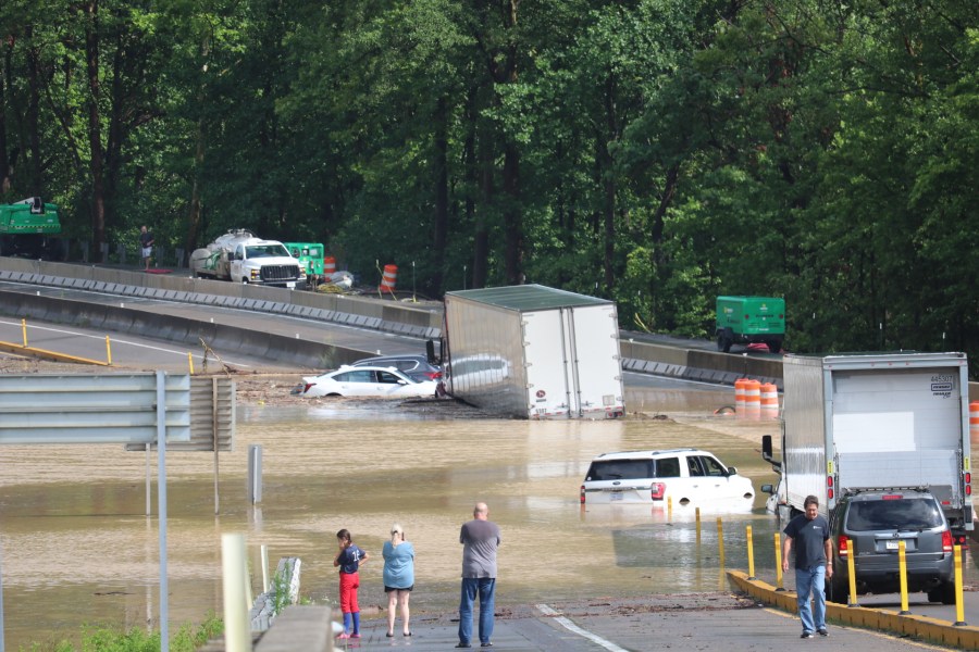 Flooding, rockslide closes I-40 near Tennessee-North Carolina state line