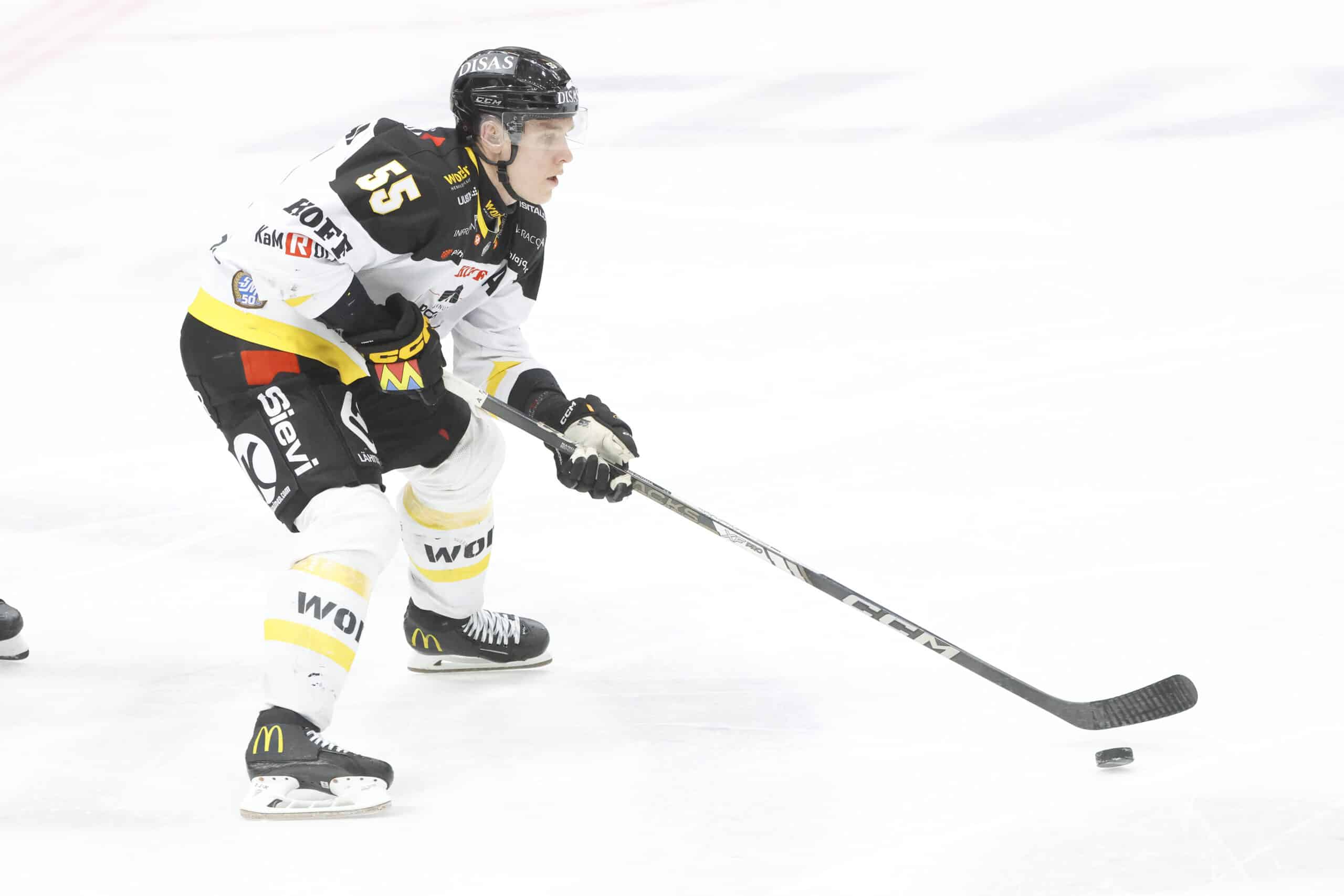 Oulun Kärppien miljoonamiehistö konttasi rumasti – nyt kapteeni latasi ...