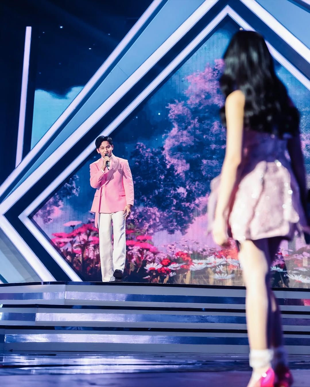 Kompak Serba Pink, Intip Tampilan Serasi Lyodra dan Randy Martin di ...