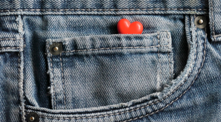 Todos los conocen, pero pocos saben para qué sirven: la función de los botones metálicos en los ...