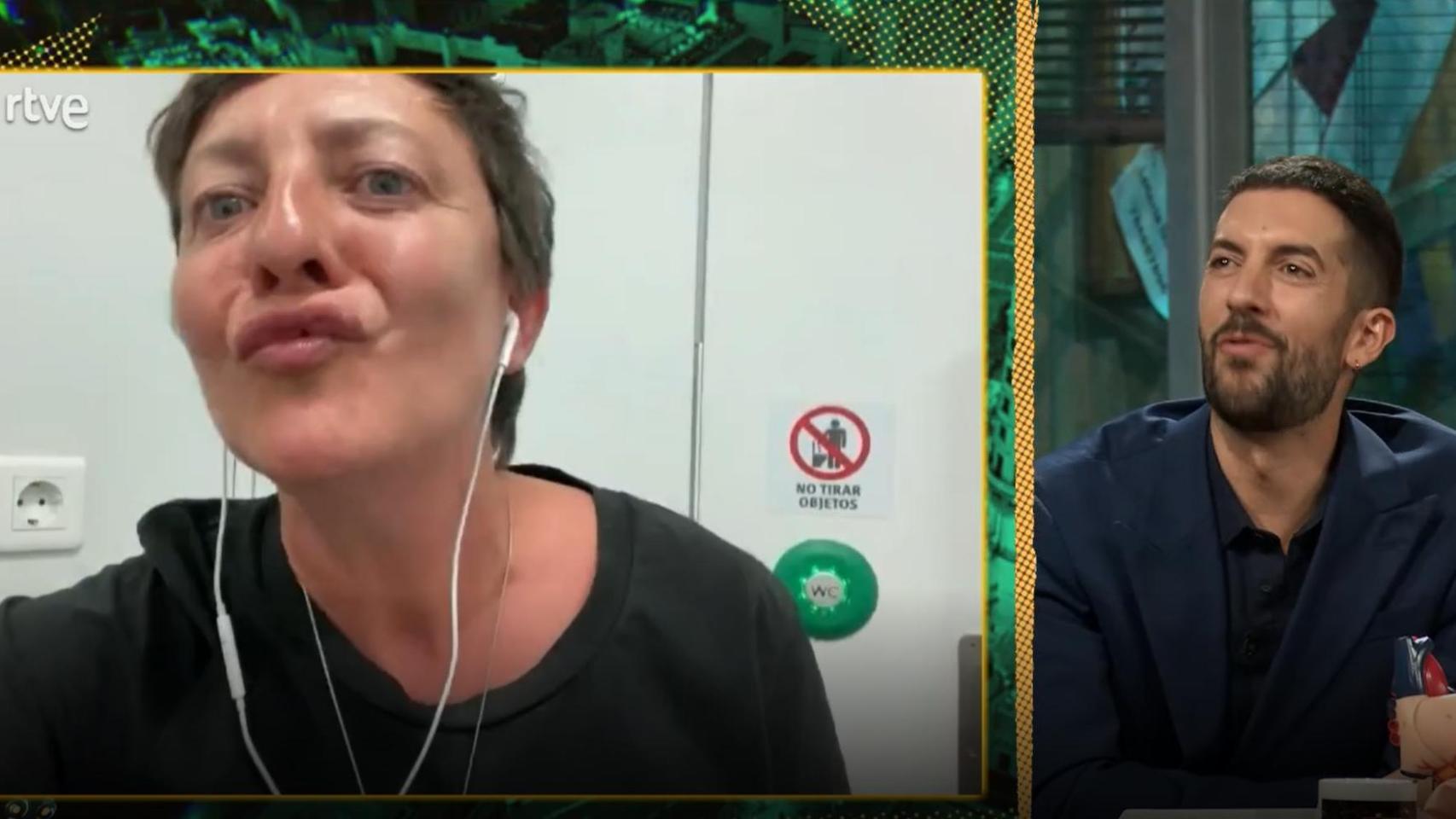 La surrealista llamada de Eva Hache a 'La Revuelta' desde el baño de un AVE: "¿Qué está pasando?"
