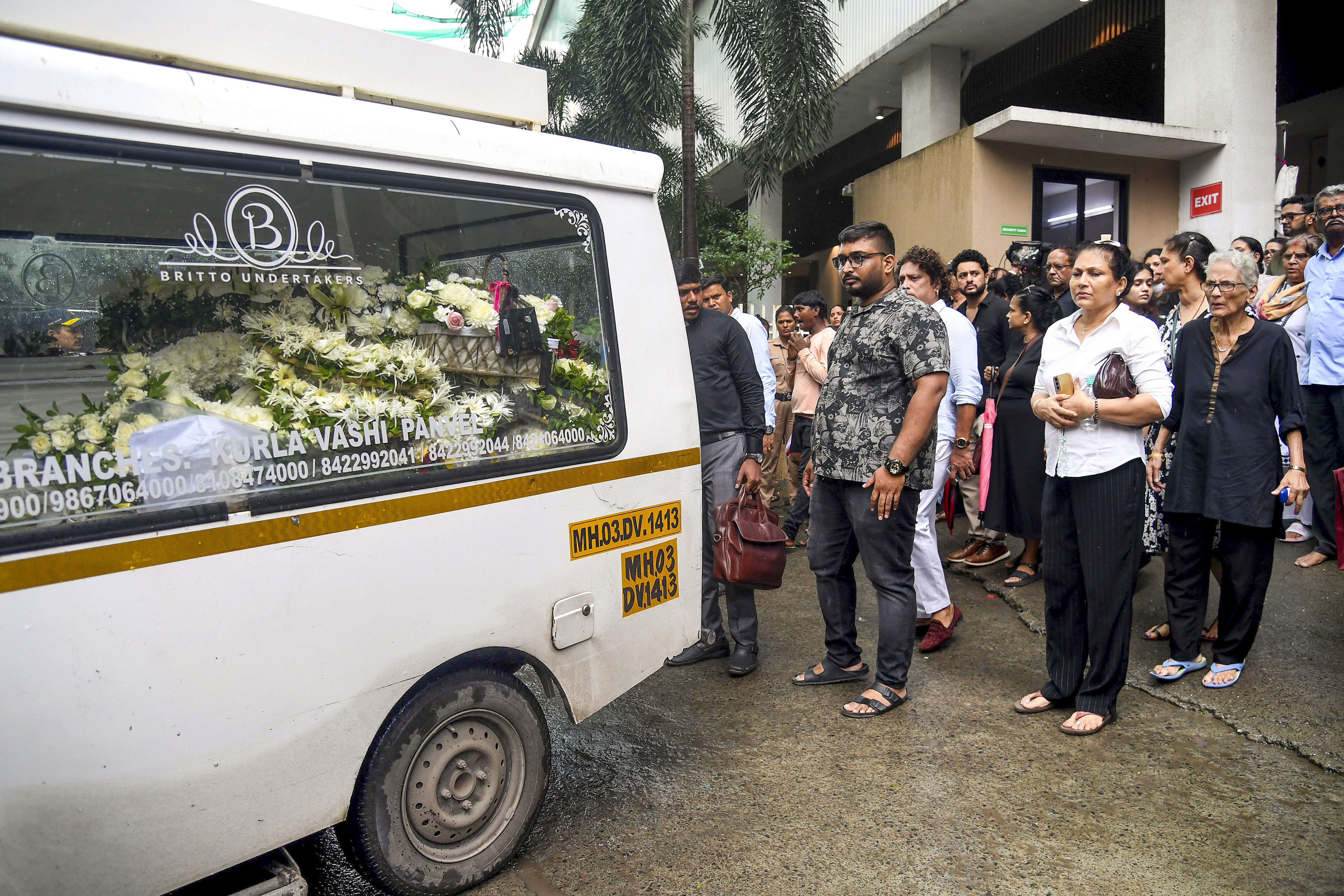 Tears, grief, final goodbye: Last rites of AI pilot Kunder, flight ...