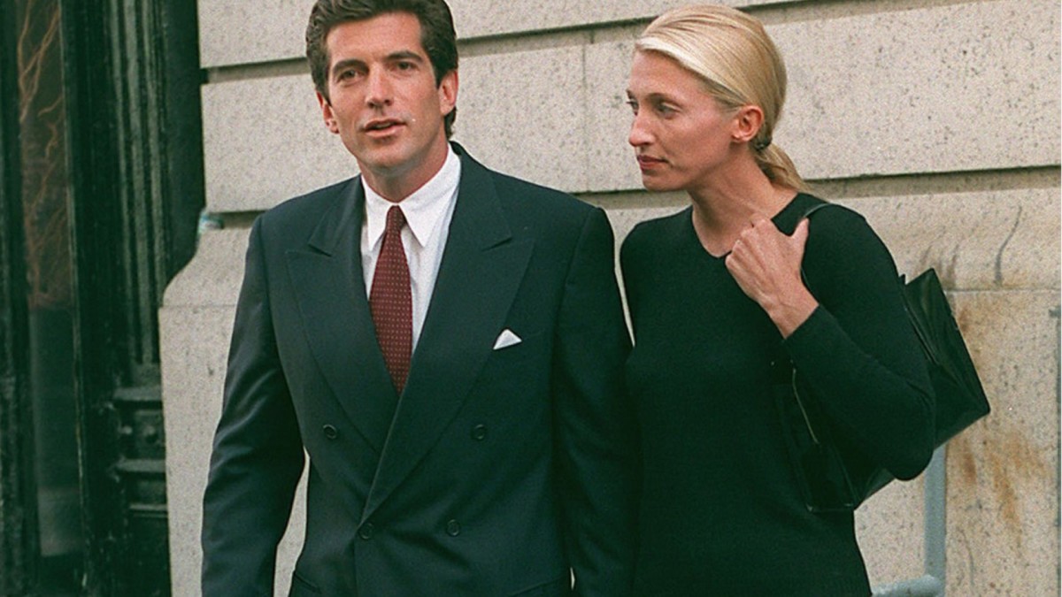 Ryan Murphy’s Series Just Committed the Ultimate Carolyn Bessette Hair ...