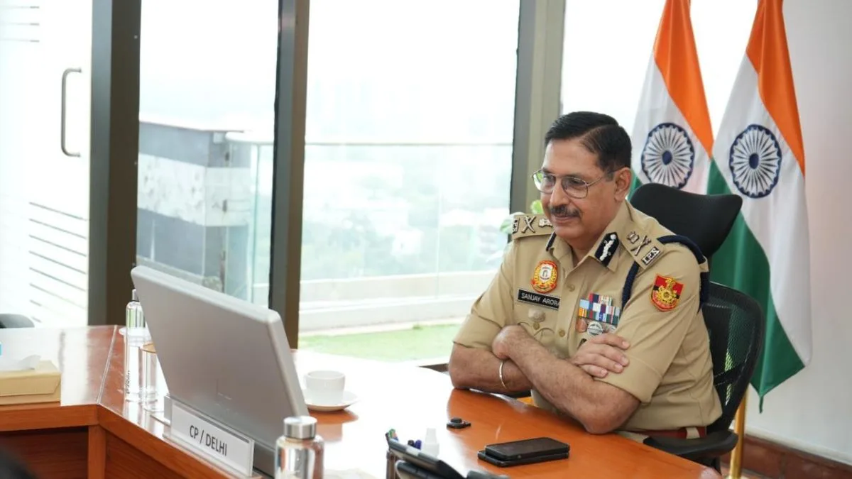 Delhi police unveils emblems for Finger Print Bureau and Bomb Disposal ...