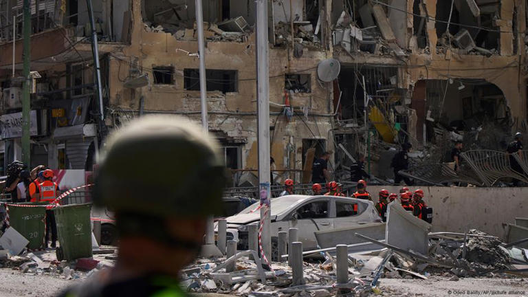 We Were Liars episode 5 recap: Things heat up between Cadence and Gat