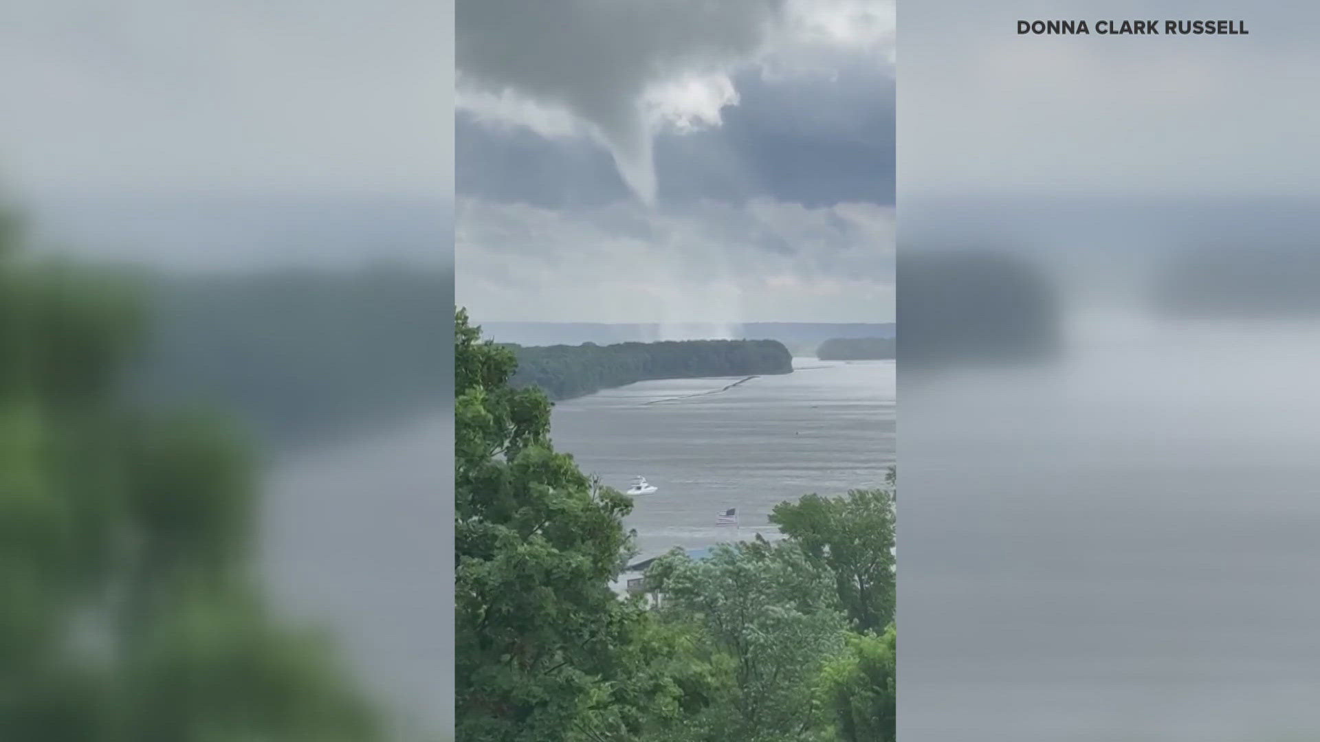 EF1 tornado crosses Mississippi River from Missouri into Illinois