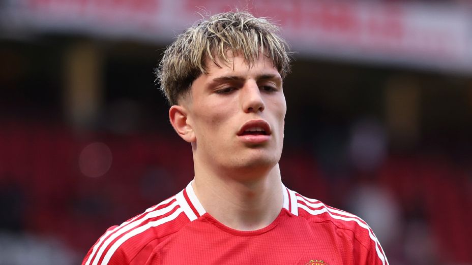 Chelsea legend urges Enzo Maresca's side to 'steer clear' of Man Utd ...