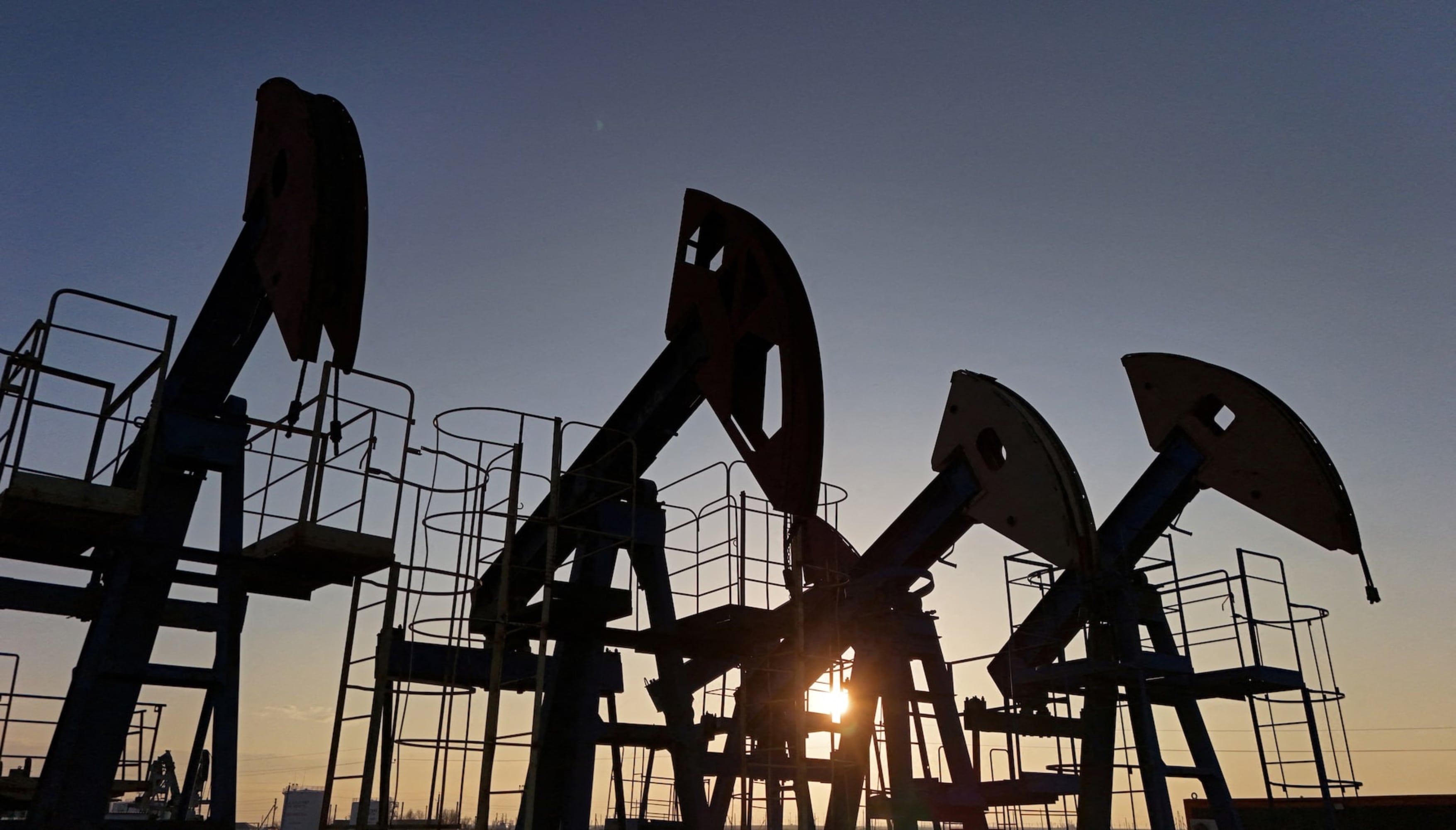 El petróleo sufre dura caída tras reporte de que Trump no quiere ...