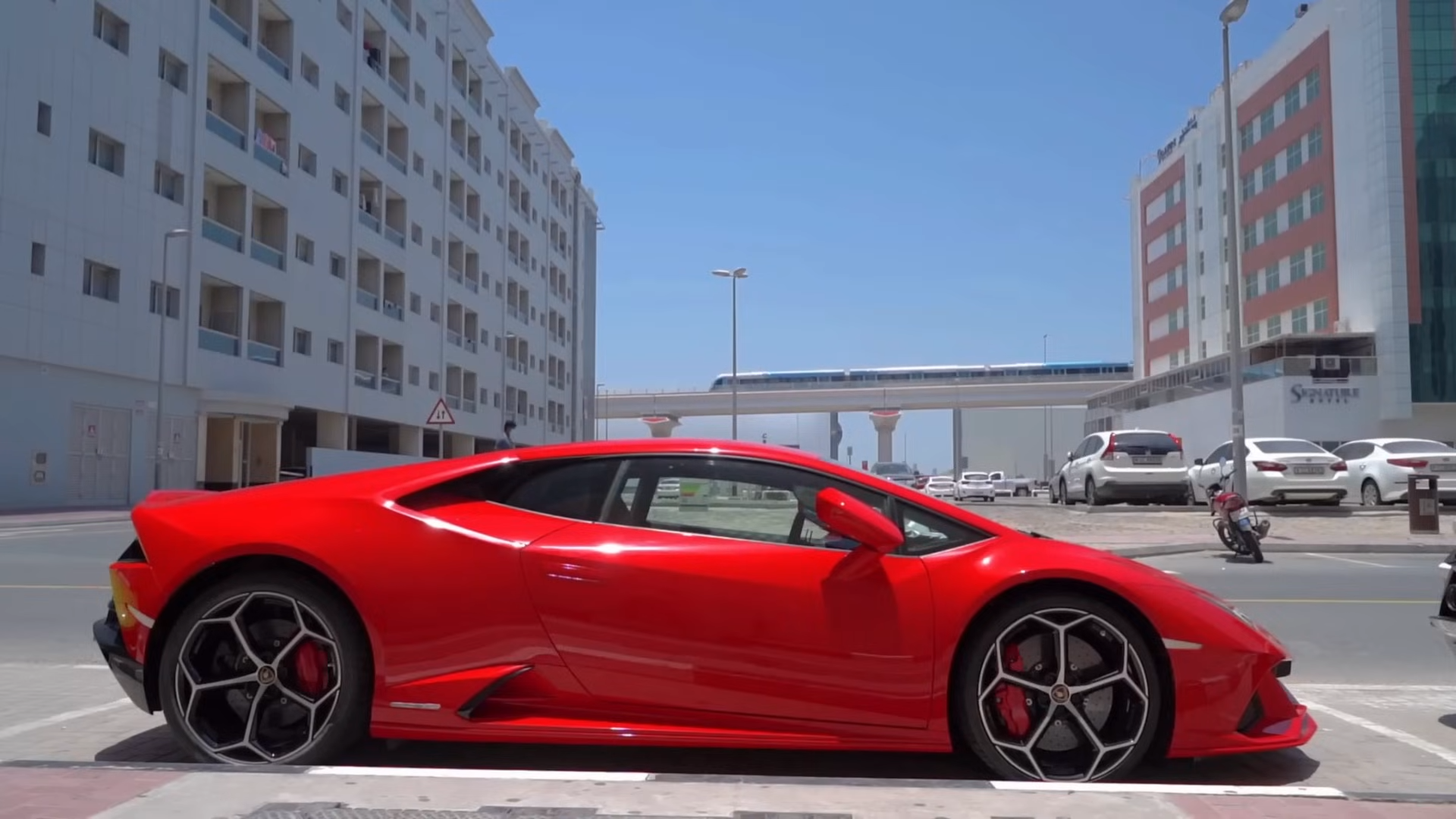 How to Spot a Fake Rich Person | 7 Dead Giveaways