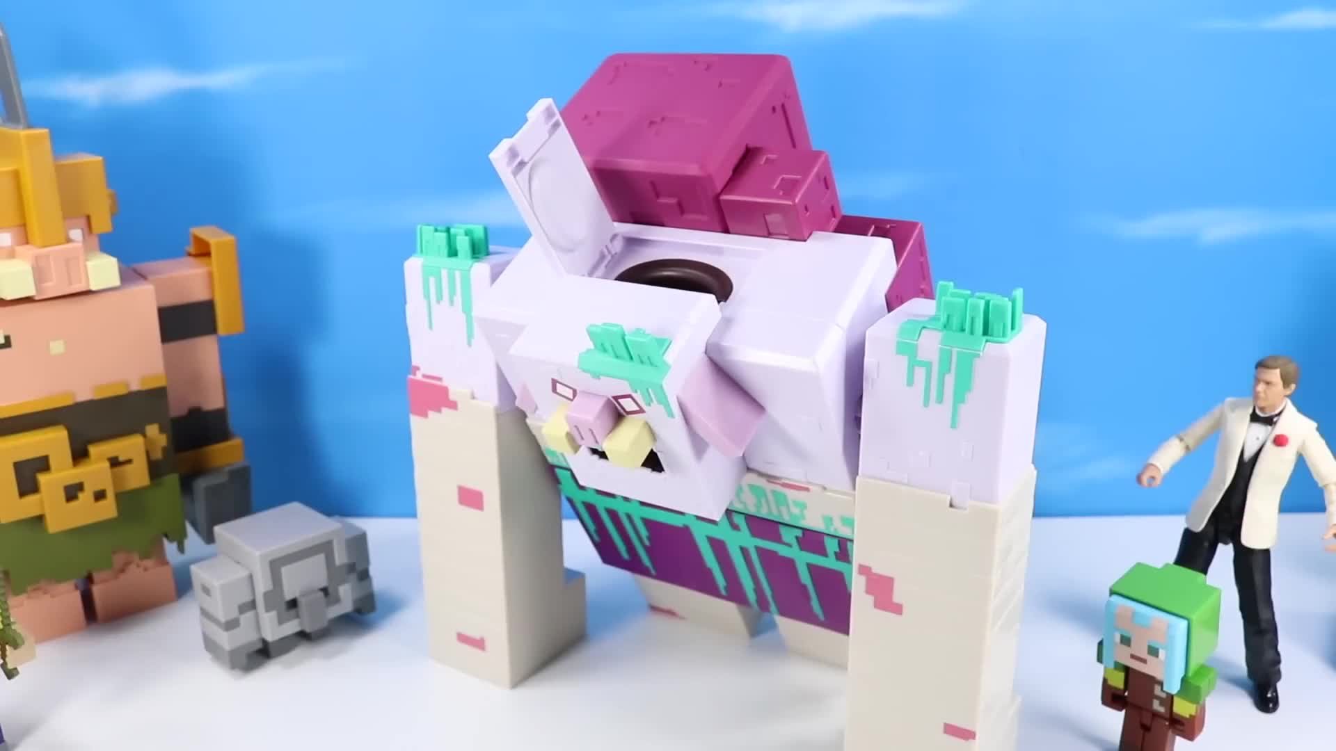 Minecraft Legends Giant Sized Mattel Figure Devourer Boss Vs Ranger And ...