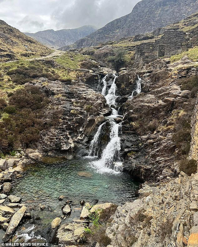 'Shattered' family of two sisters who drowned in Snowdonia mountain ...