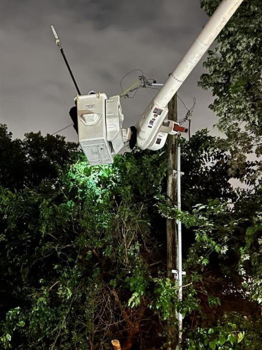 AES Indiana, Duke Energy work to restore power as thousands remain ...