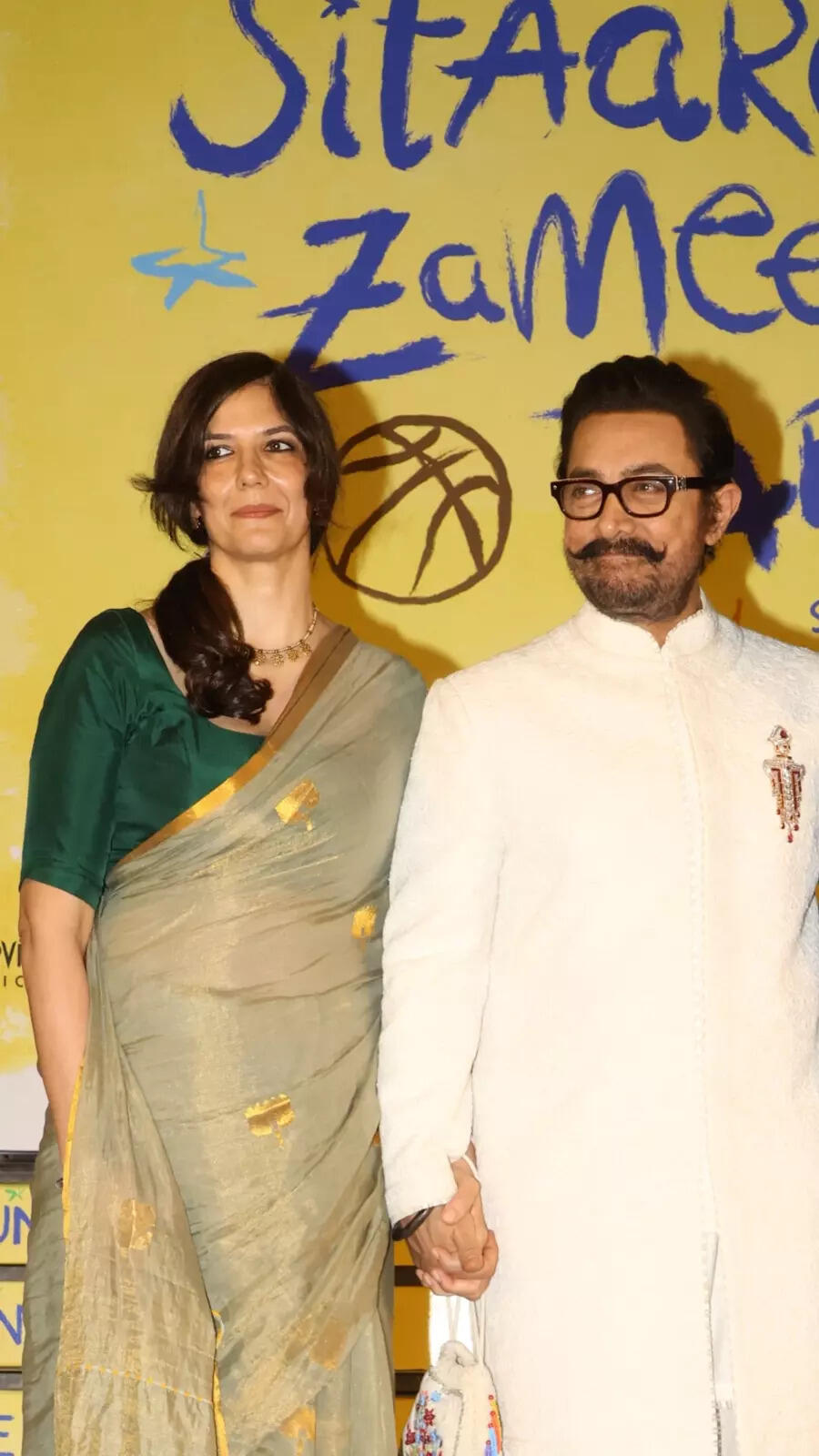 Aamir and Gauri Spratt win hearts at 'Sitaare Zameen Par' screening