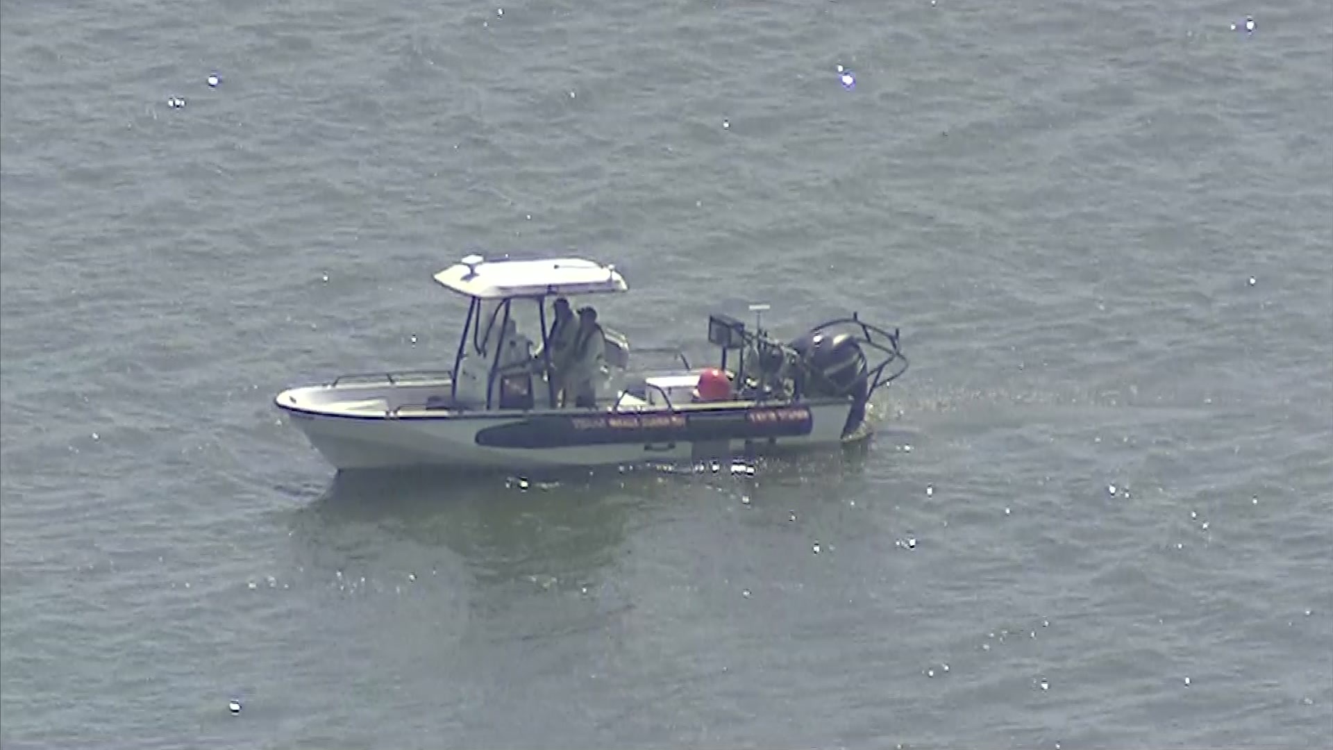 Body of missing boater found, search continues for woman on Lewisville Lake