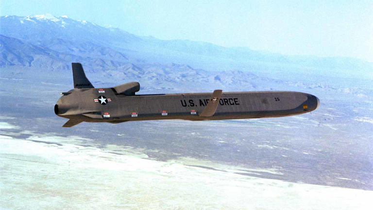 USA unveils nuclear missile 10x more powerful than Hiroshima with a ...